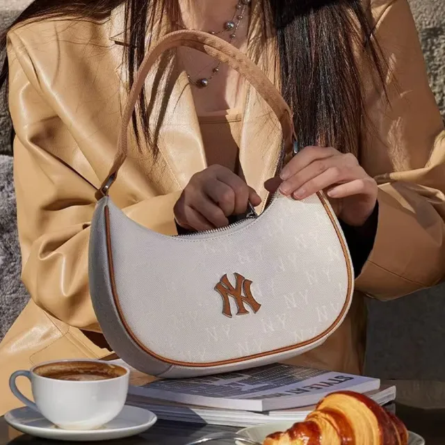 【MLB】腋下包 肩背包 MONOGRAM系列 紐約洋基隊(3ABQS014N-50BKS) - momo購物網 - 好評推薦 -2024年2月